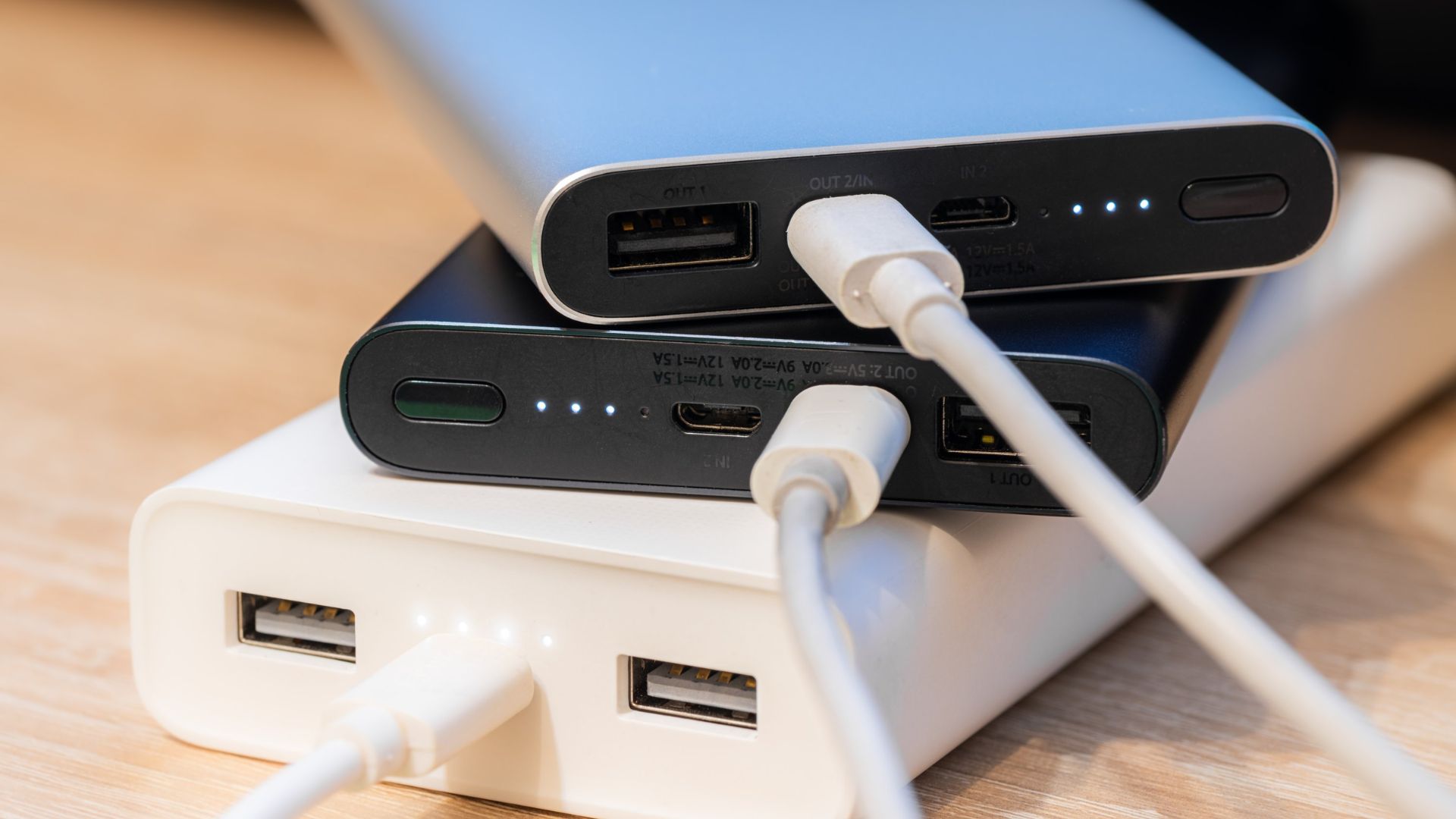 Top 10 Power Banks That Keep Your Devices Charged All Day - mintyread.com